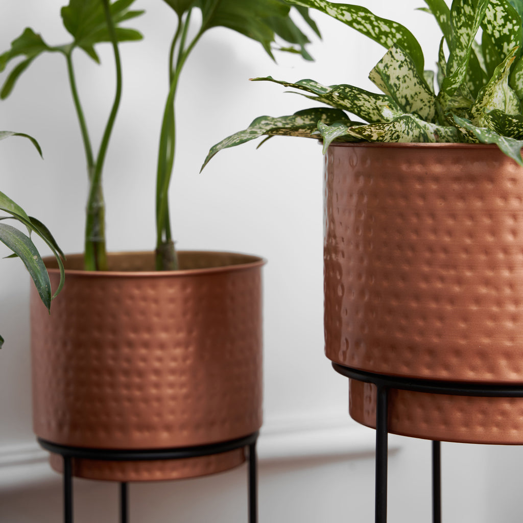 Copper Hammered Metal Planters With Stand (Set of 3) – DecorTwist